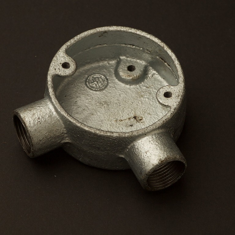 2 Way Angle 20mm Conduit Outlet Junction Box