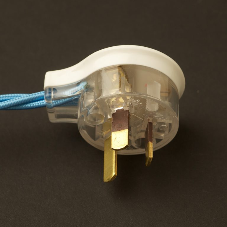 White 3 Pin Side Entry 230V AU/NZ Plug Top