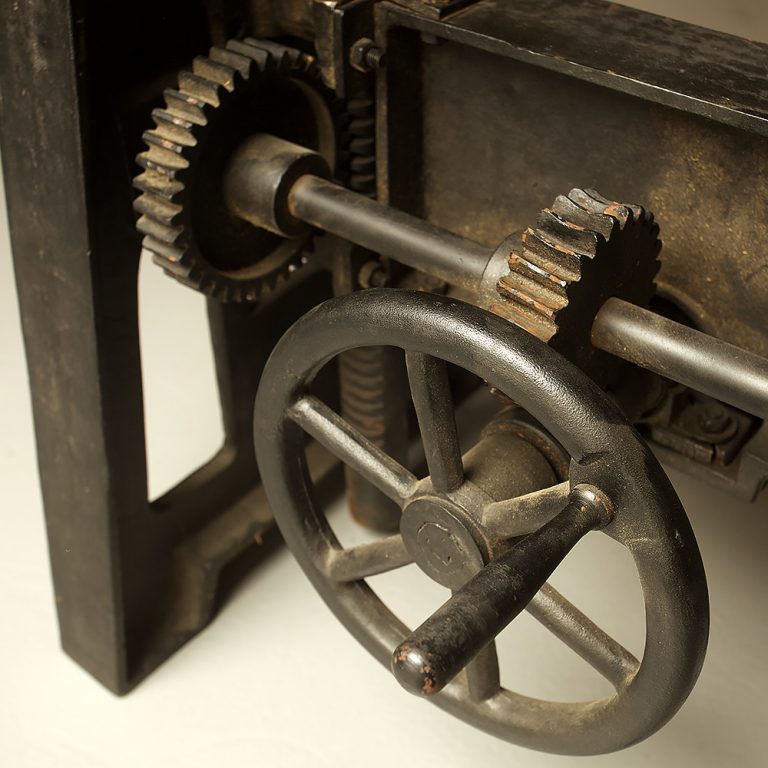 Cast iron adjustable height crank table