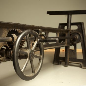 Cast iron adjustable height crank table