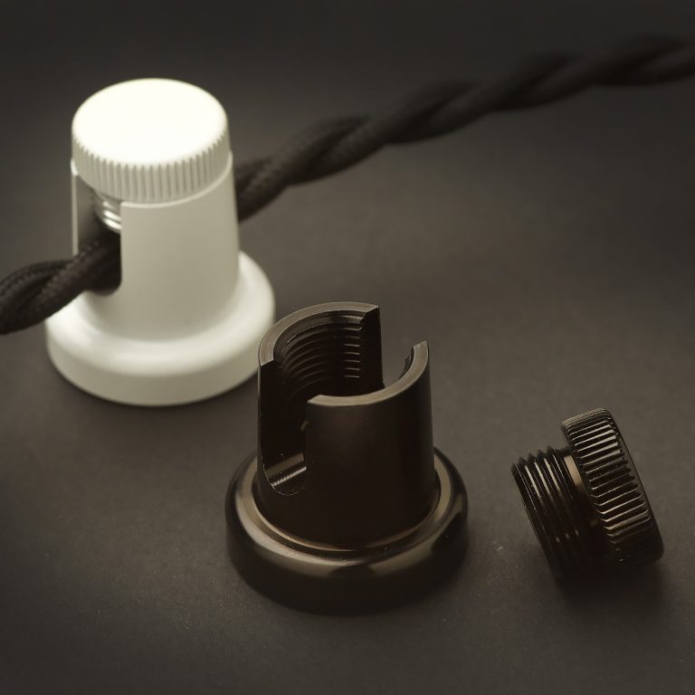 Thumb screw cable swag hook