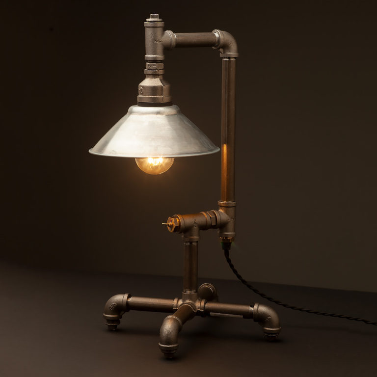 Decorative plumbing pipe table lamp