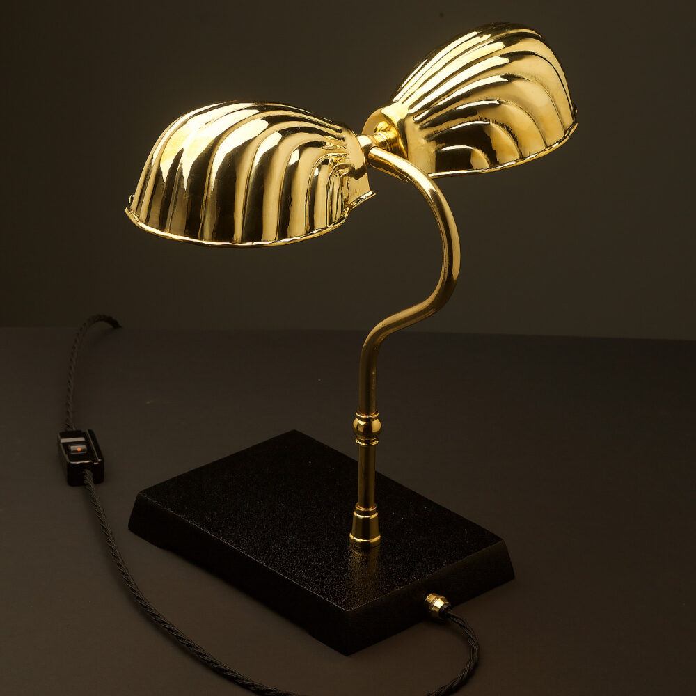 Vintage Brass foot light clam shell shade table lamp